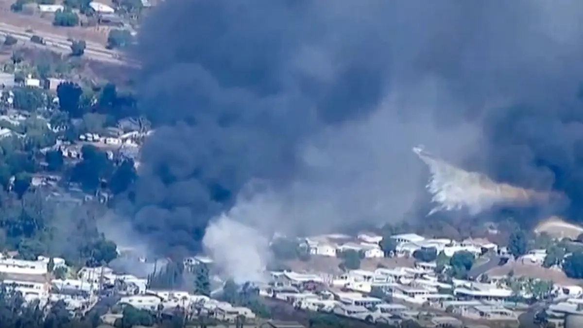 Six Homes Destroyed as Coches Fire Rages in Lakeside - buildlikenew.com