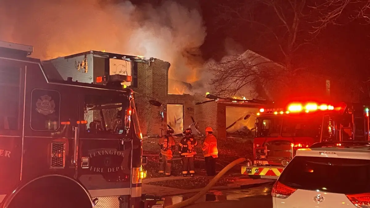 Kentucky House Destroyed in Overnight Fire - buildlikenew.com