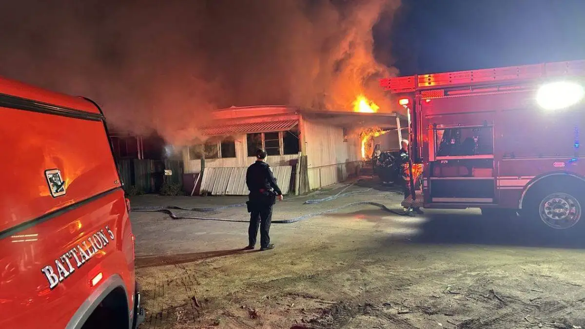 Woman Injured, Pets Killed in Oakdale Mobile Home Fire - buildlikenew.com