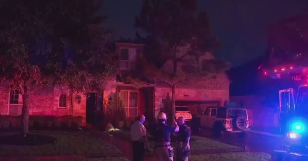 Lightning Destroyed a Texas Home in Minutes and the Owner Was Not Even ...